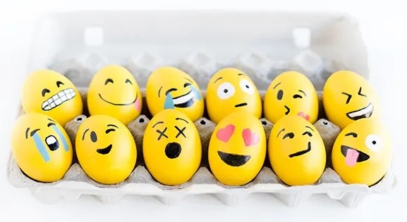 15 Really Funny Egg Decorating Ideas: Happy Easter!
